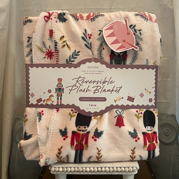EnVogue Reversible Plush Twin Blanket Holiday Blankets & Throws